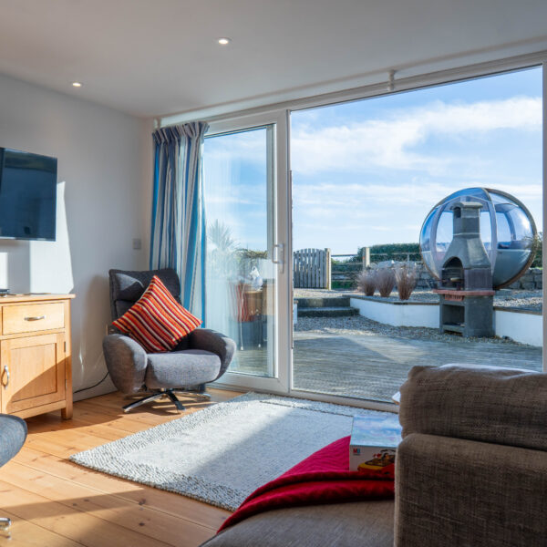 The Cove - Praa Sands Retreat with Sea Views and Parking