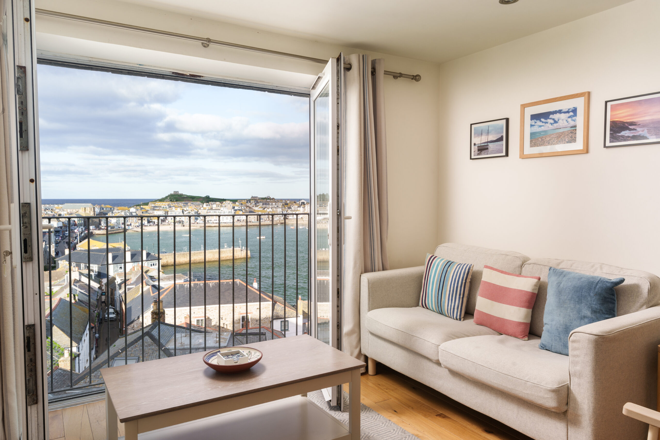 Harbour View St Ives – Stylish Apartment with Harbour & Sea Views